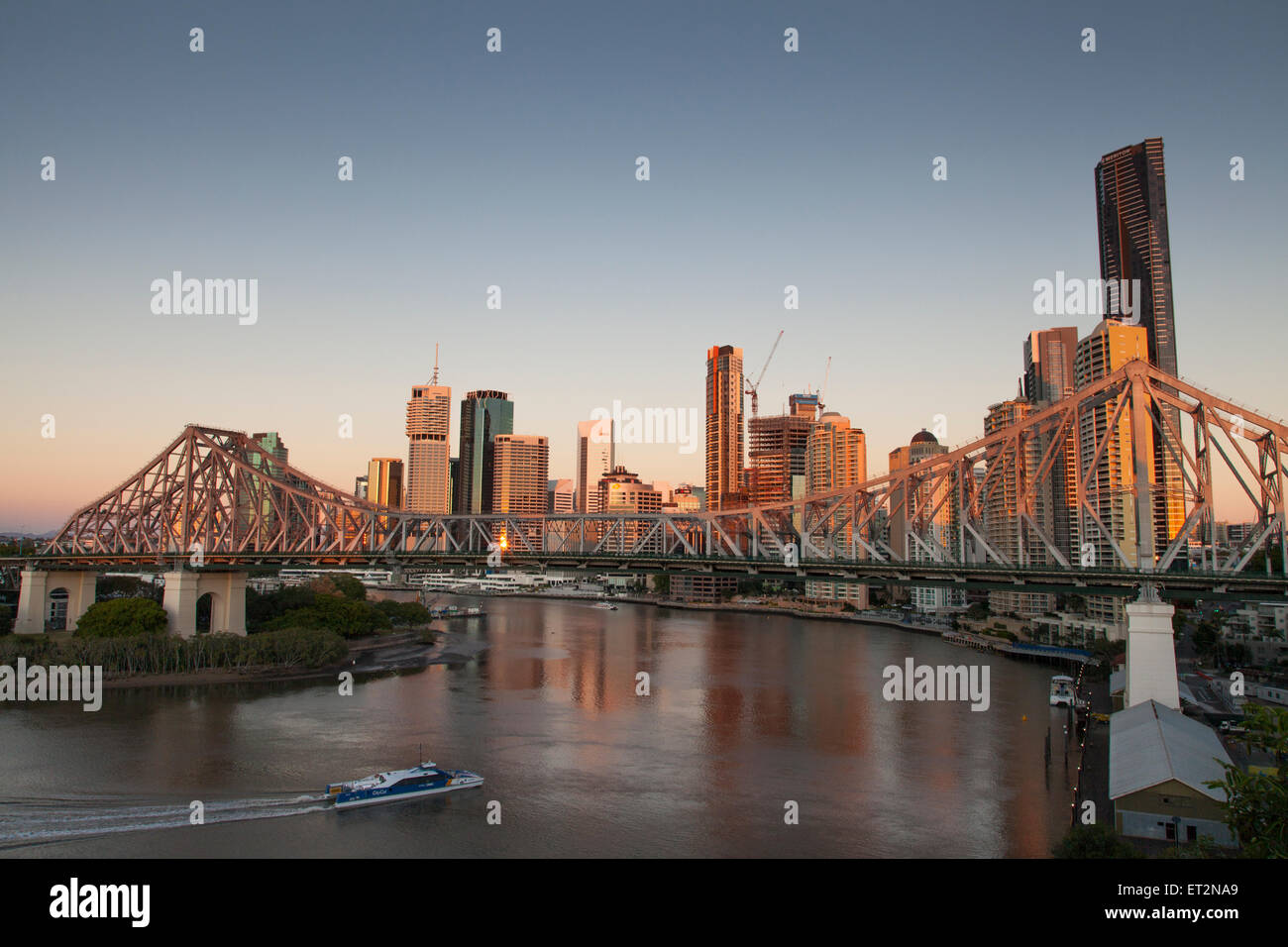 Sunrise over the city of Brisbane Stock Photo - Alamy