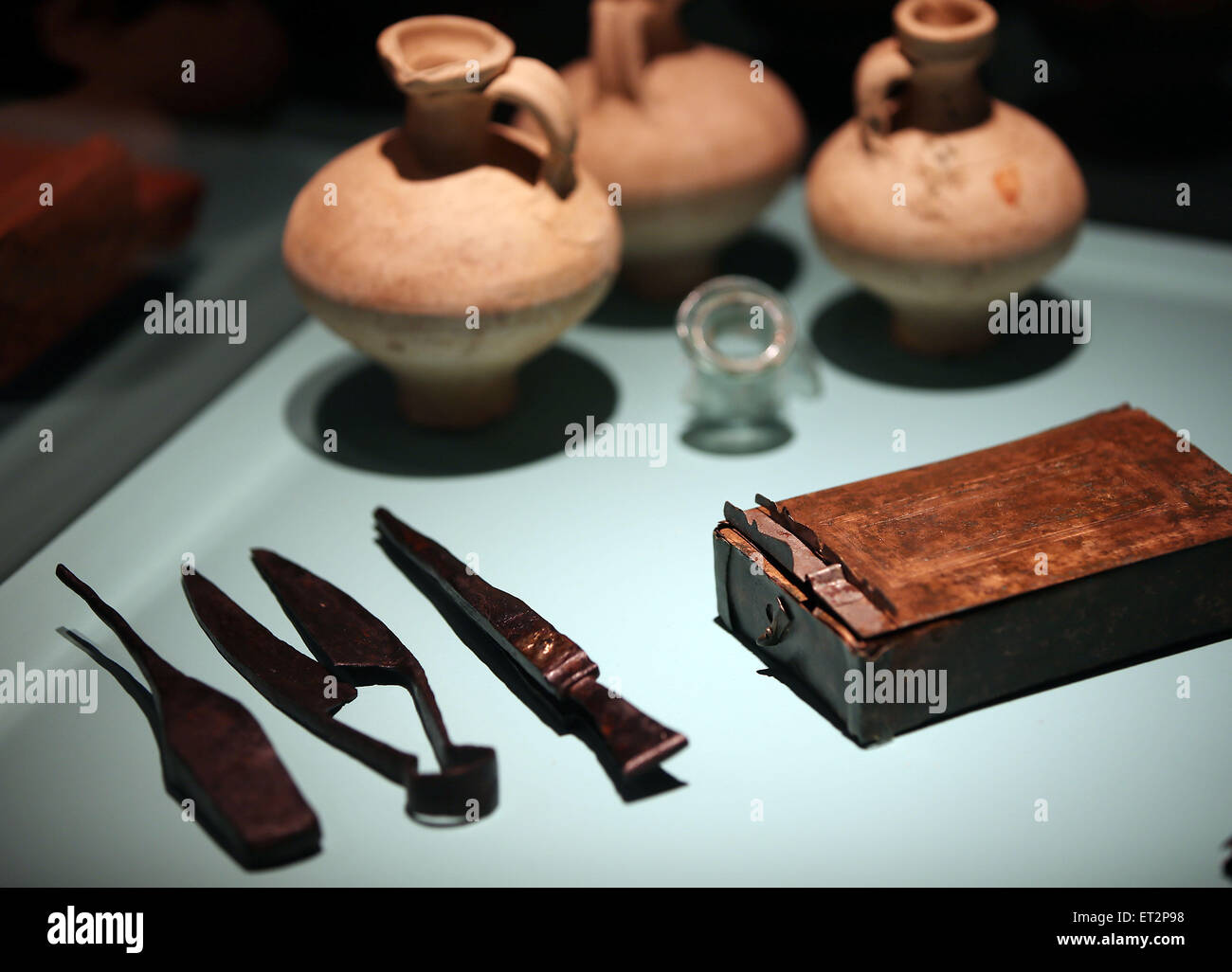 Roman surgeon hi-res stock photography and images - Alamy