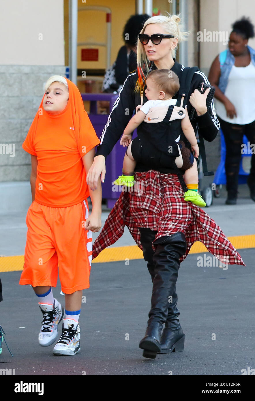 Gwen Stefani Takes Her Three Sons Shopping At Toys R Us Featuring Gwen Stefani Apollo Rossdale
