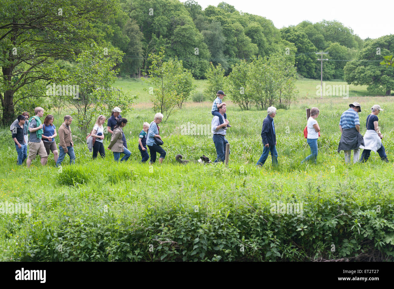 Group of people walking countryside hi-res stock photography and images ...