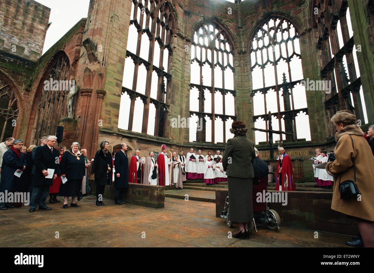 Coventry cathedral statues hi-res stock photography and images - Alamy