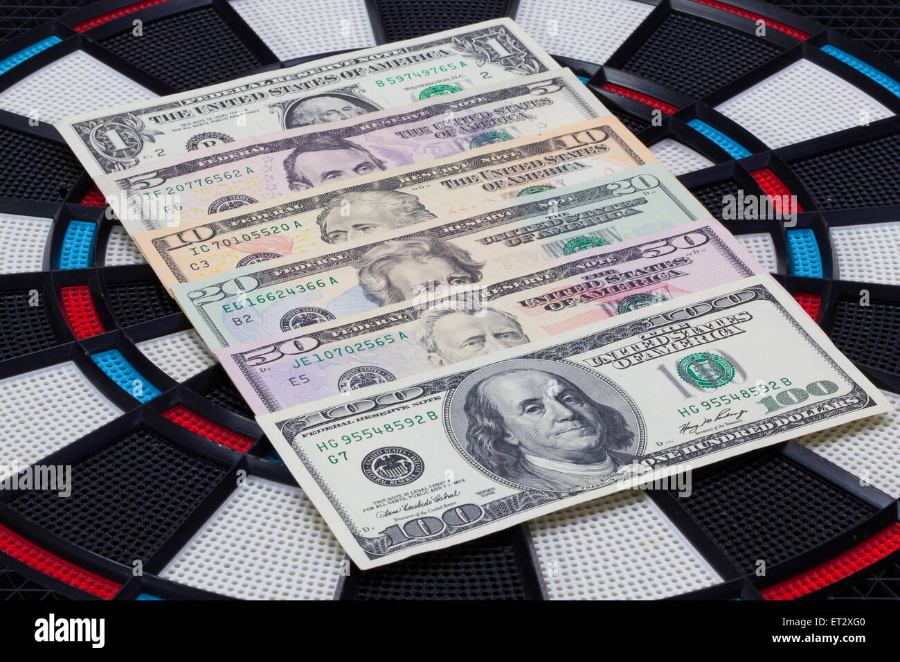 Detail dartboard with US dollar banknotes Stock Photo - Alamy
