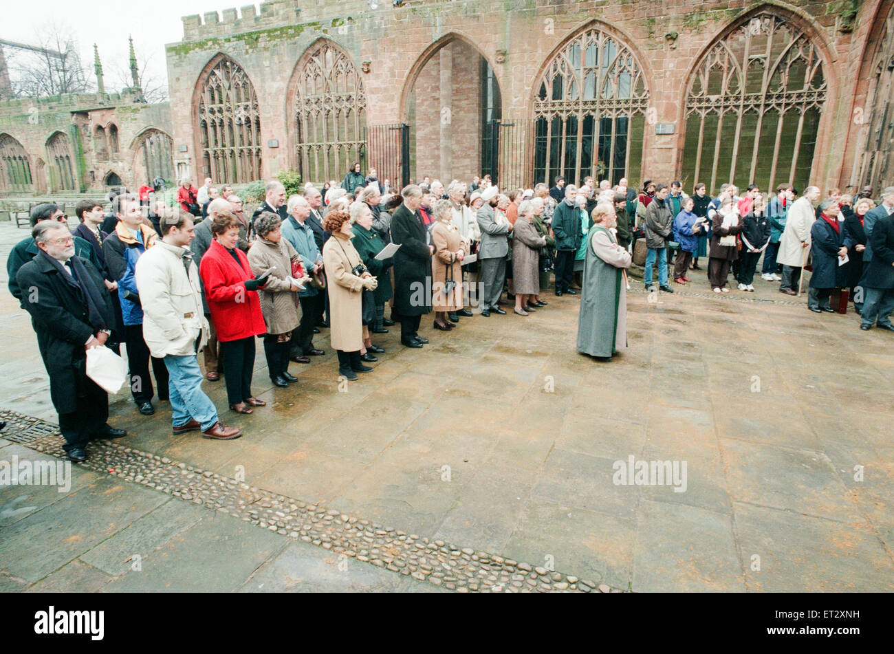 Coventry cathedral cross hi-res stock photography and images - Alamy