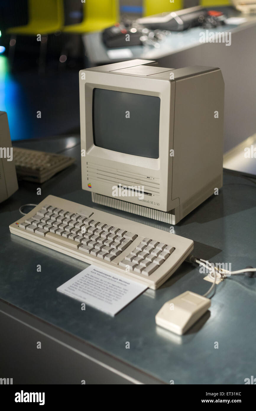 The apple macintosh se 1 40 hi-res stock photography and images - Alamy