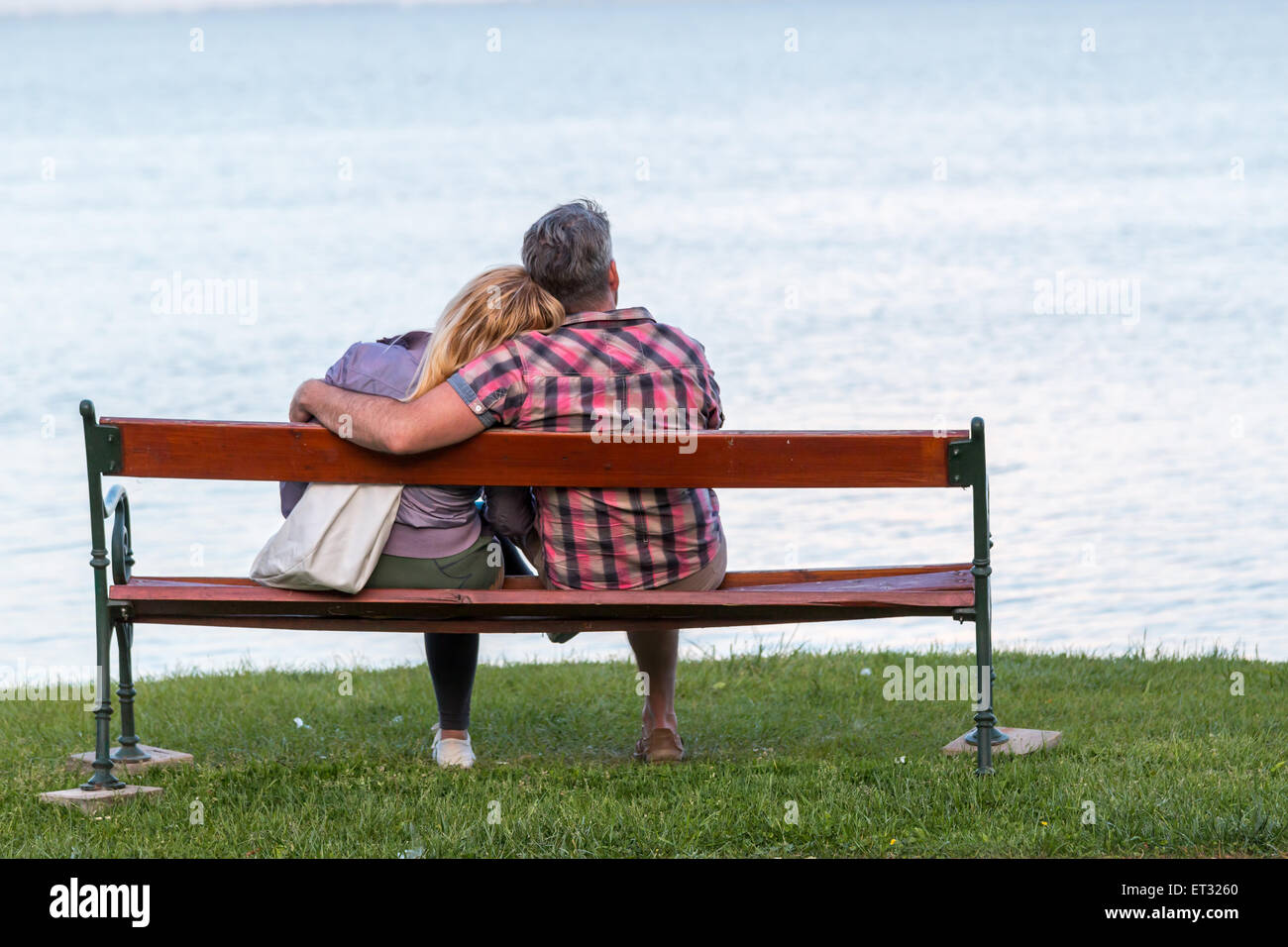 Two people sit on bench hi-res stock photography and images - Alamy