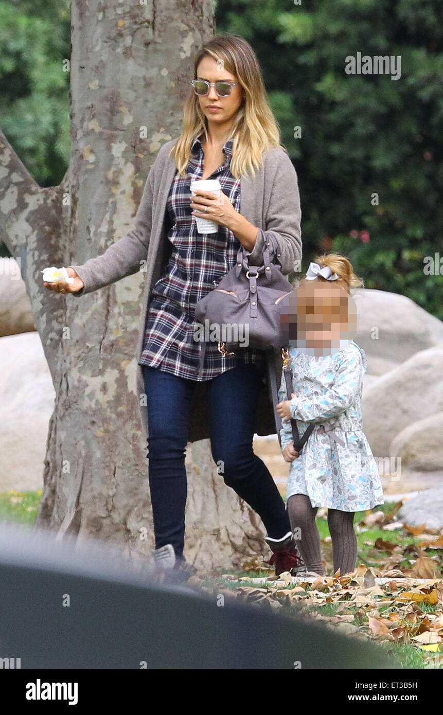 Jessica Alba takes daughter Haven Warren to play at Coldwater park ...