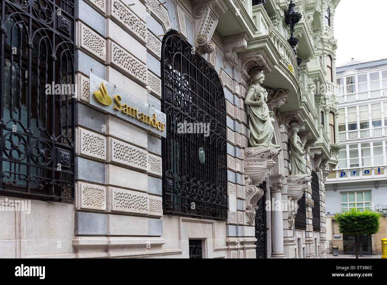 Banco santander building hi-res stock photography and images - Alamy