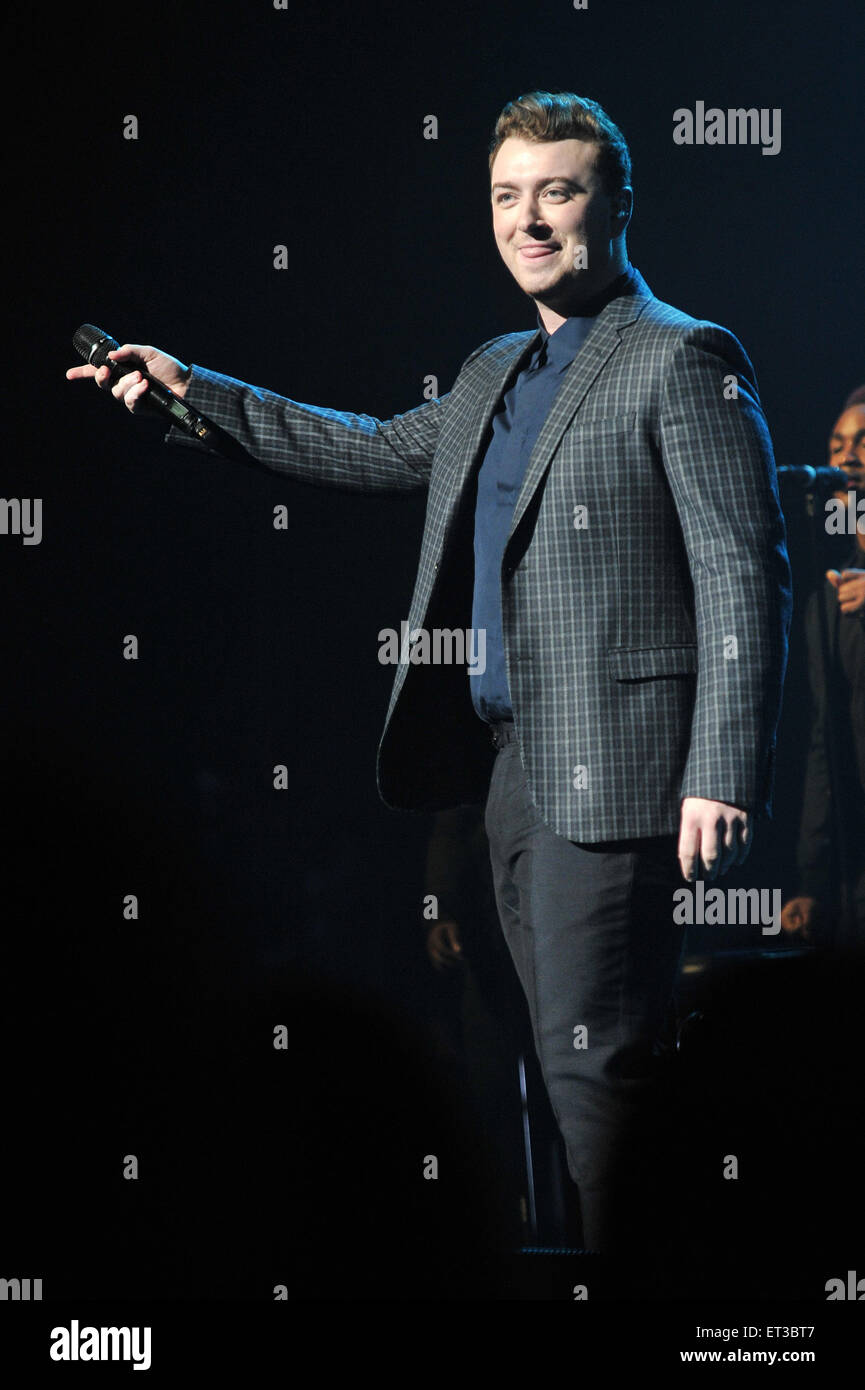 Performances at 101.9fm Chicago's 'Miracle on State Street' concert ...