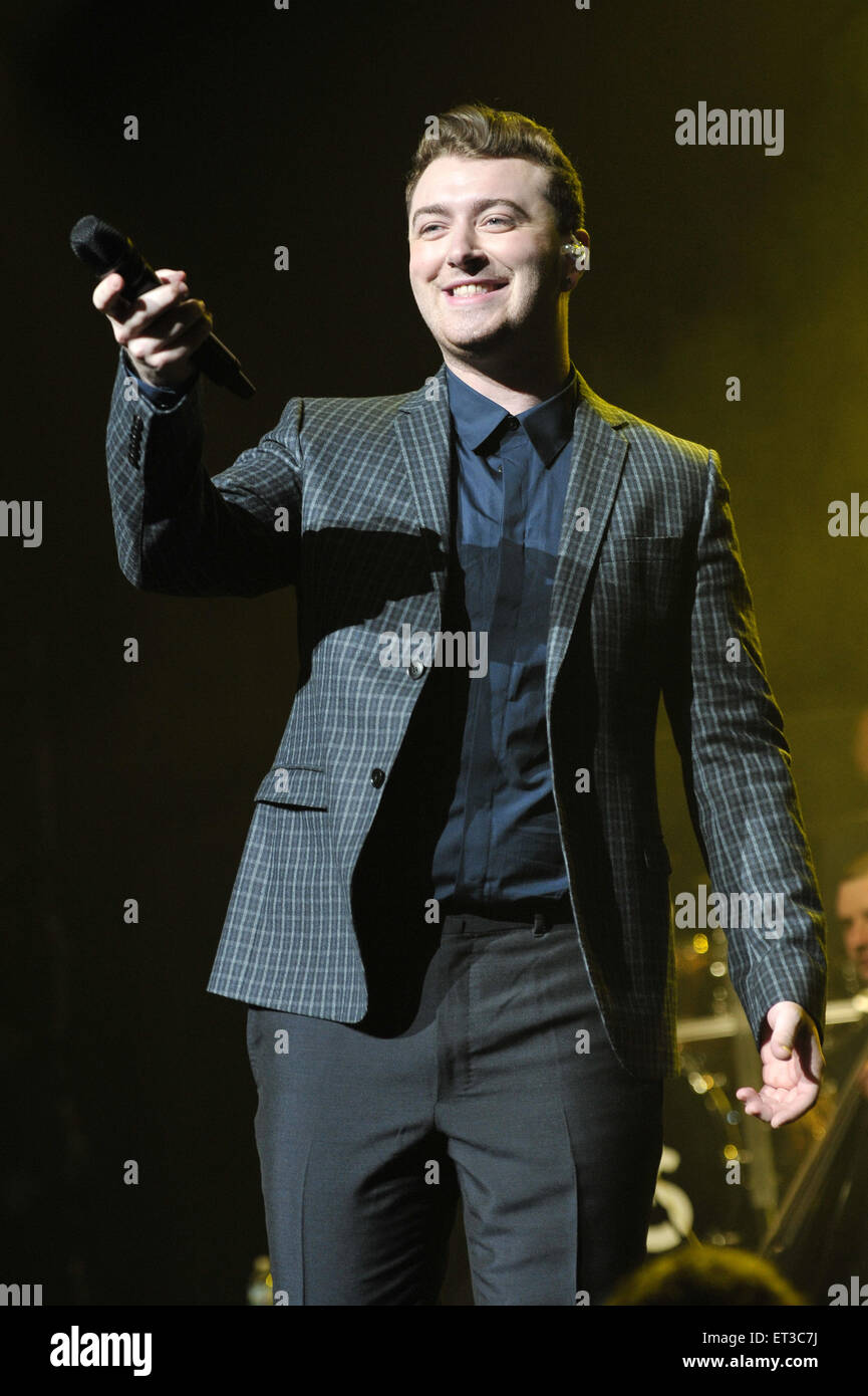 Performances at 101.9fm Chicago's 'Miracle on State Street' concert ...