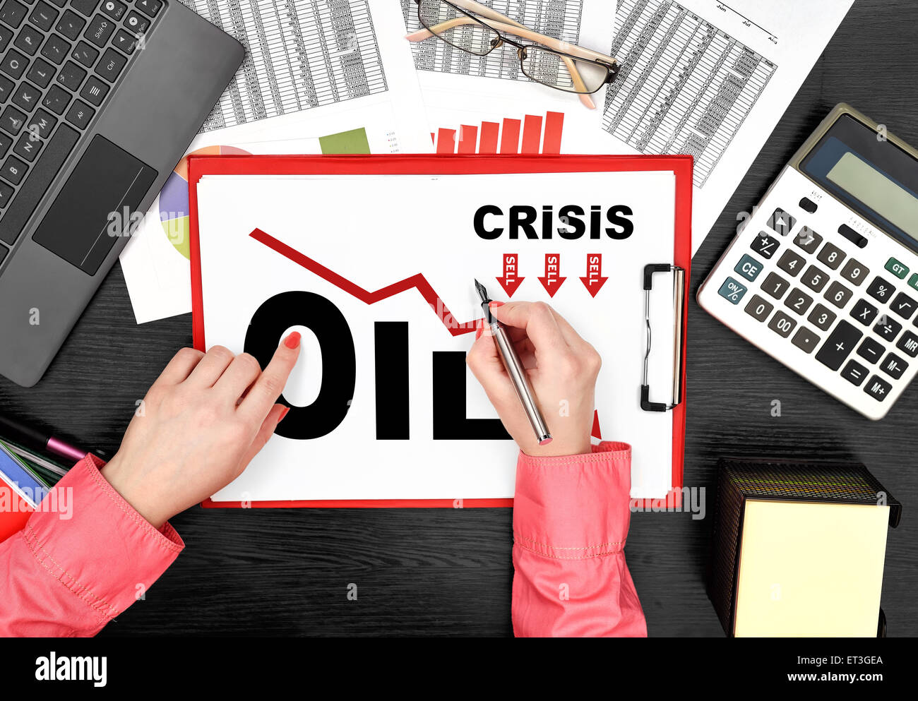 woman drawing drawing crisis concept on clipboard Stock Photo - Alamy