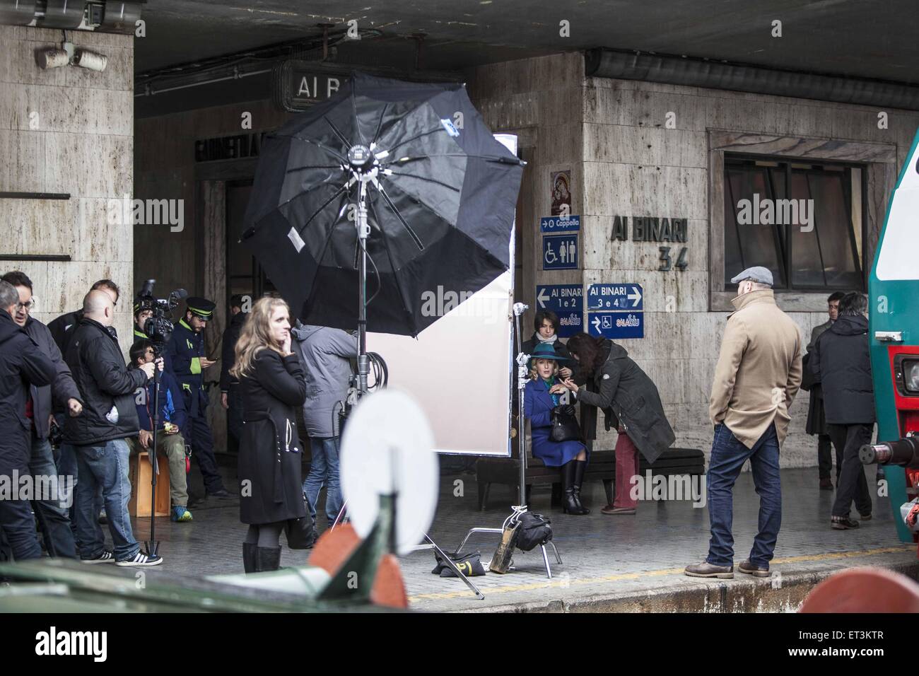 Gillian Anderson filming scenes for the TV series 'Hannibal' in ...