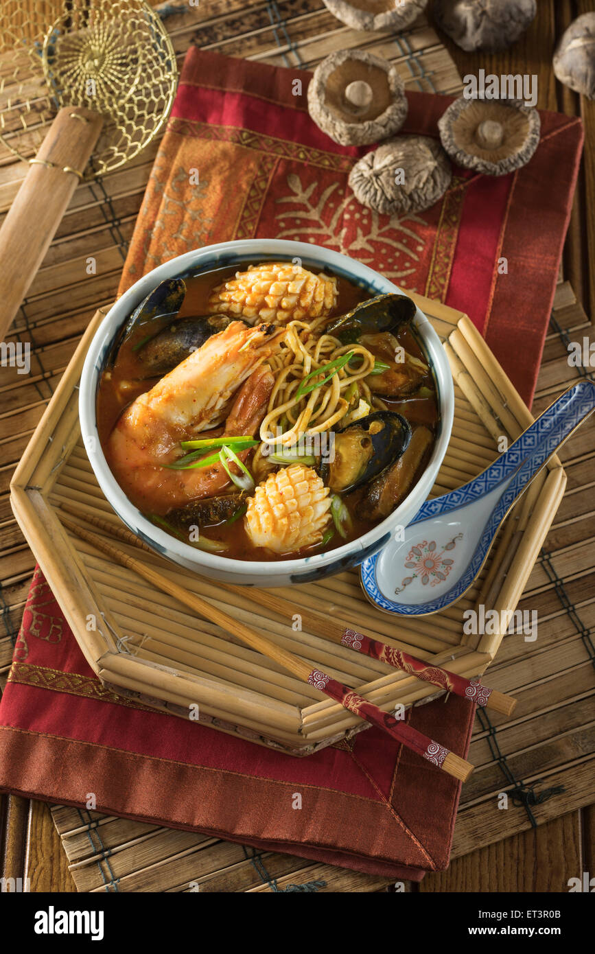 Jjampong. Korean seafood and noodle soup. Korea Food Stock Photo - Alamy