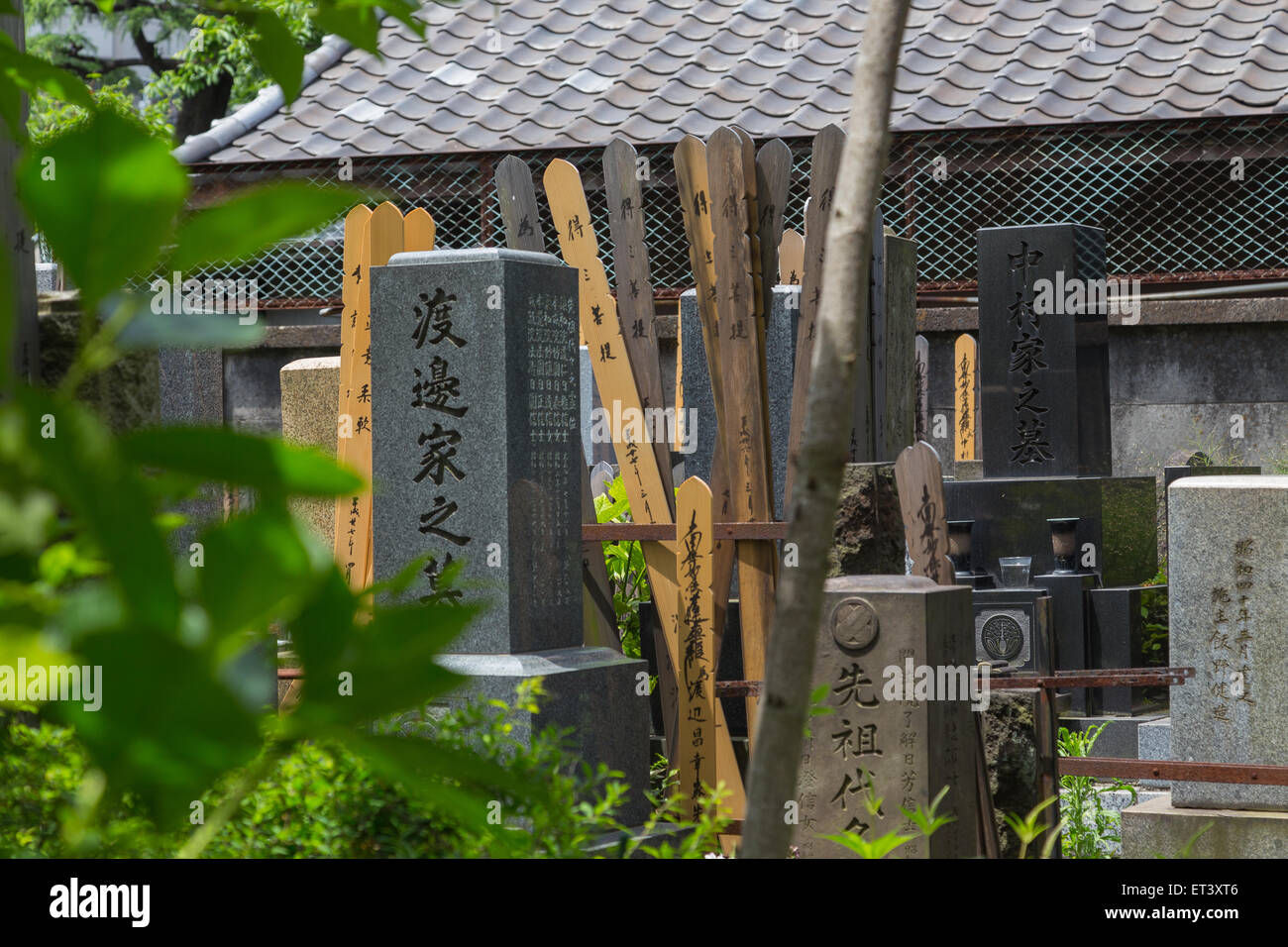 Cemetery in Japan Stock Photo - Alamy