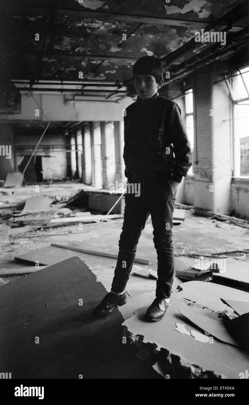 Belfast 1980s hi-res stock photography and images - Alamy
