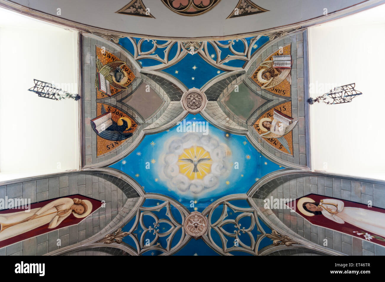 Chapel interiors hi-res stock photography and images - Alamy