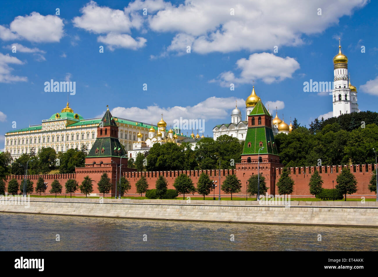 Moscow, Kremlin fortress with cathedrals and palace near river Stock ...