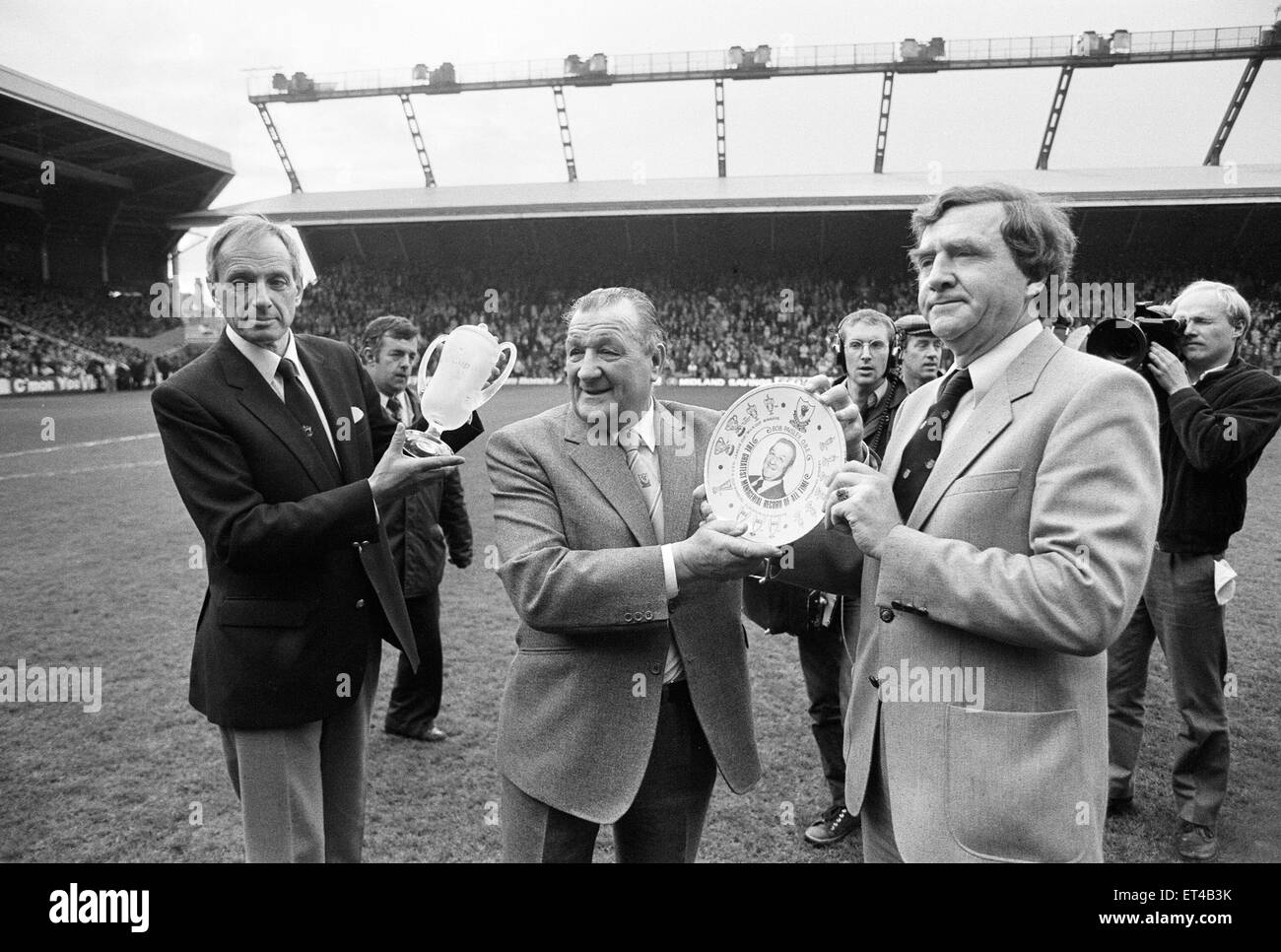 English division one trophy hi-res stock photography and images - Alamy