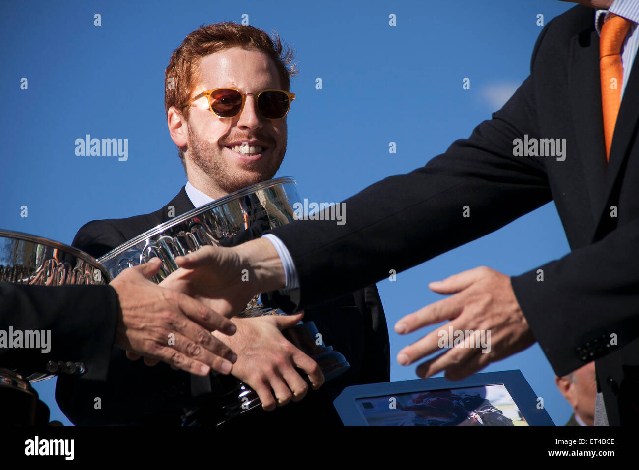 Shake hands hi-res stock photography and images - Alamy