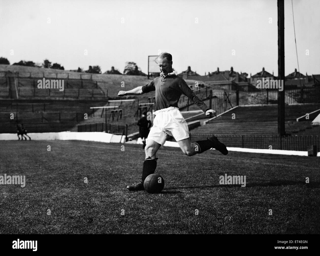 Charlton Athletic footballer Don Welsh in action during a training ...