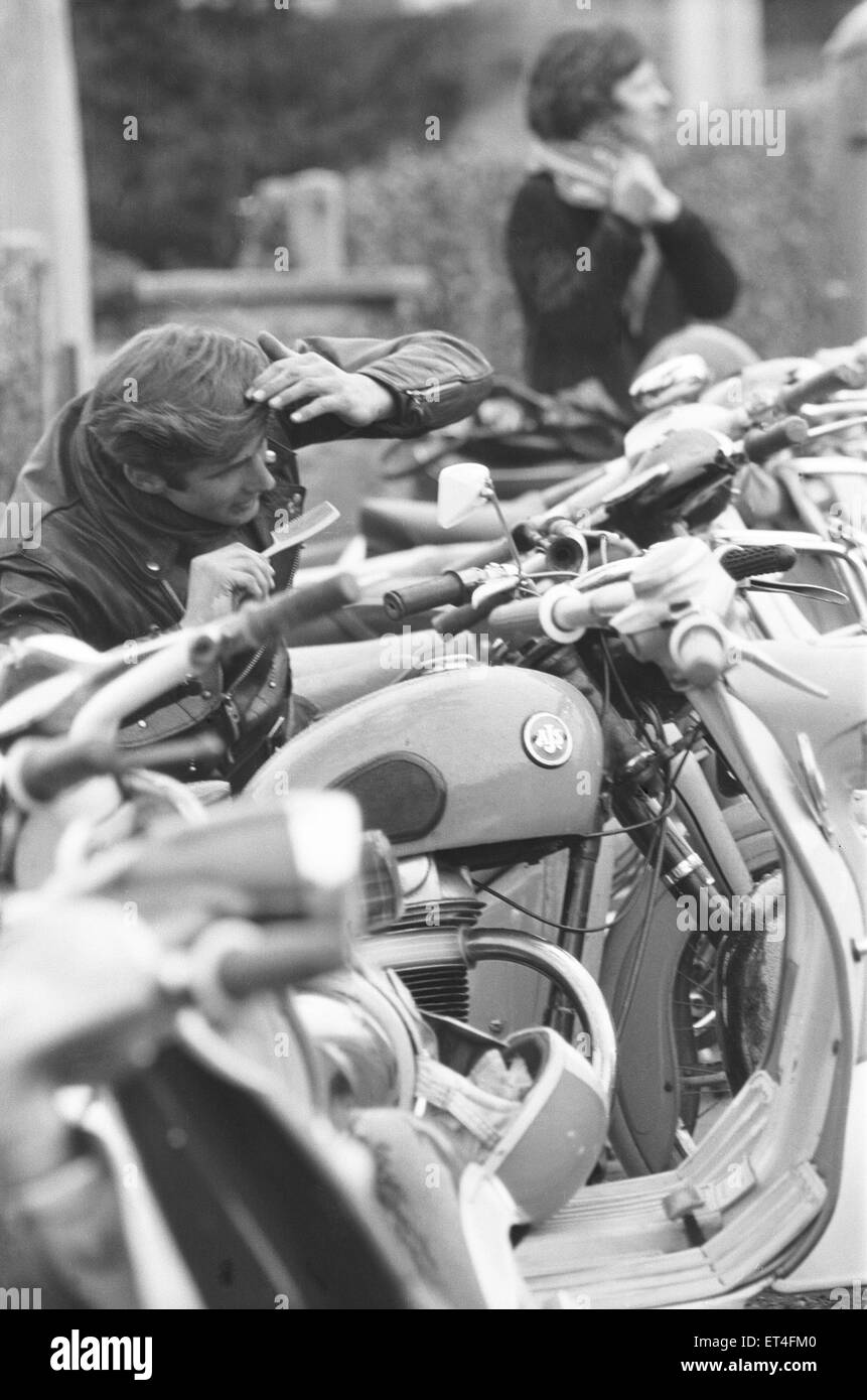 Mods and rockers 1960s hi-res stock photography and images - Alamy