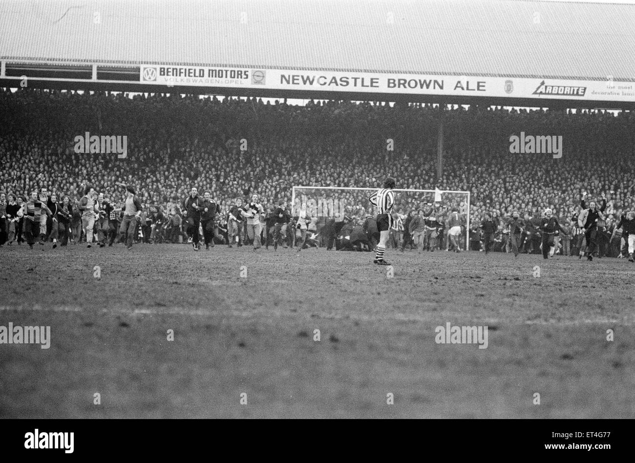 Football hooligans 1970s hi-res stock photography and images - Alamy