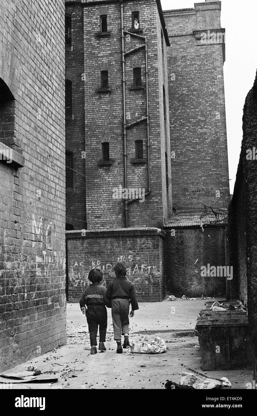 Slums, Benburb street area of Dublin, Republic of Ireland, 11th May ...