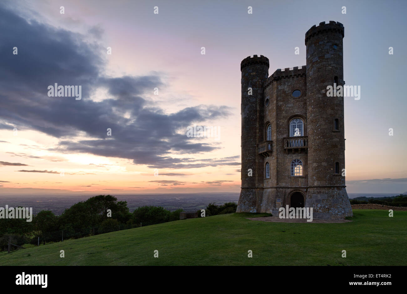 Broadway castle hi-res stock photography and images - Alamy