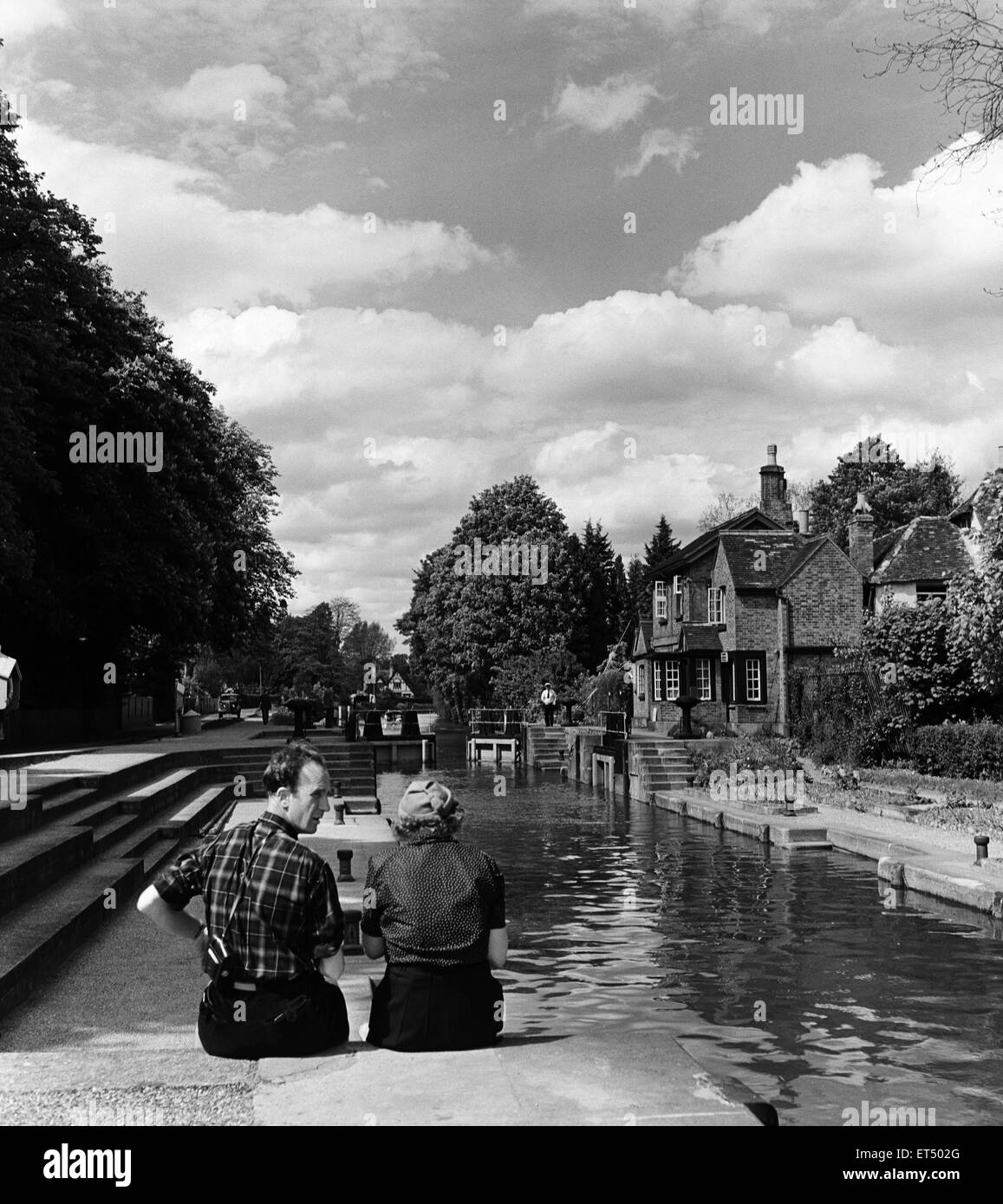 Canal scenes in Maidenhead, Berkshire. June 1954 Stock Photo - Alamy