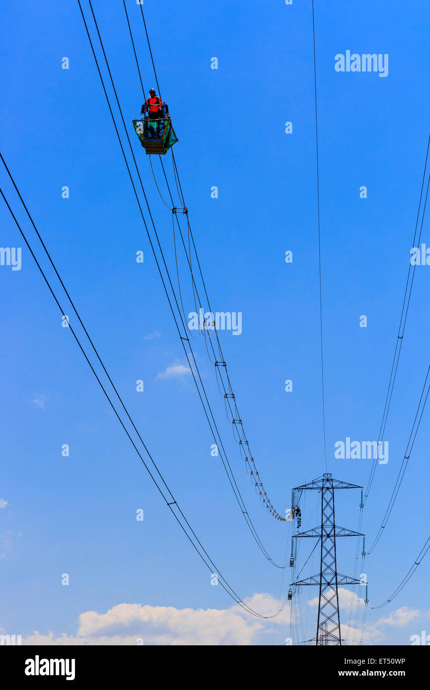 Electricity pylon worker hi-res stock photography and images - Alamy