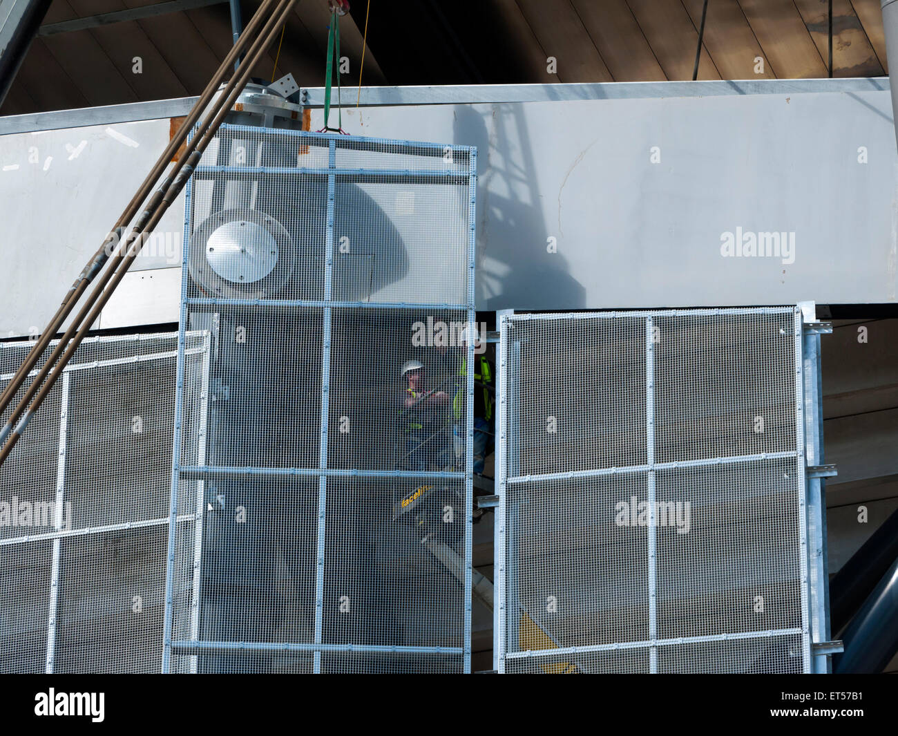 Mesh cladding hi-res stock photography and images - Alamy