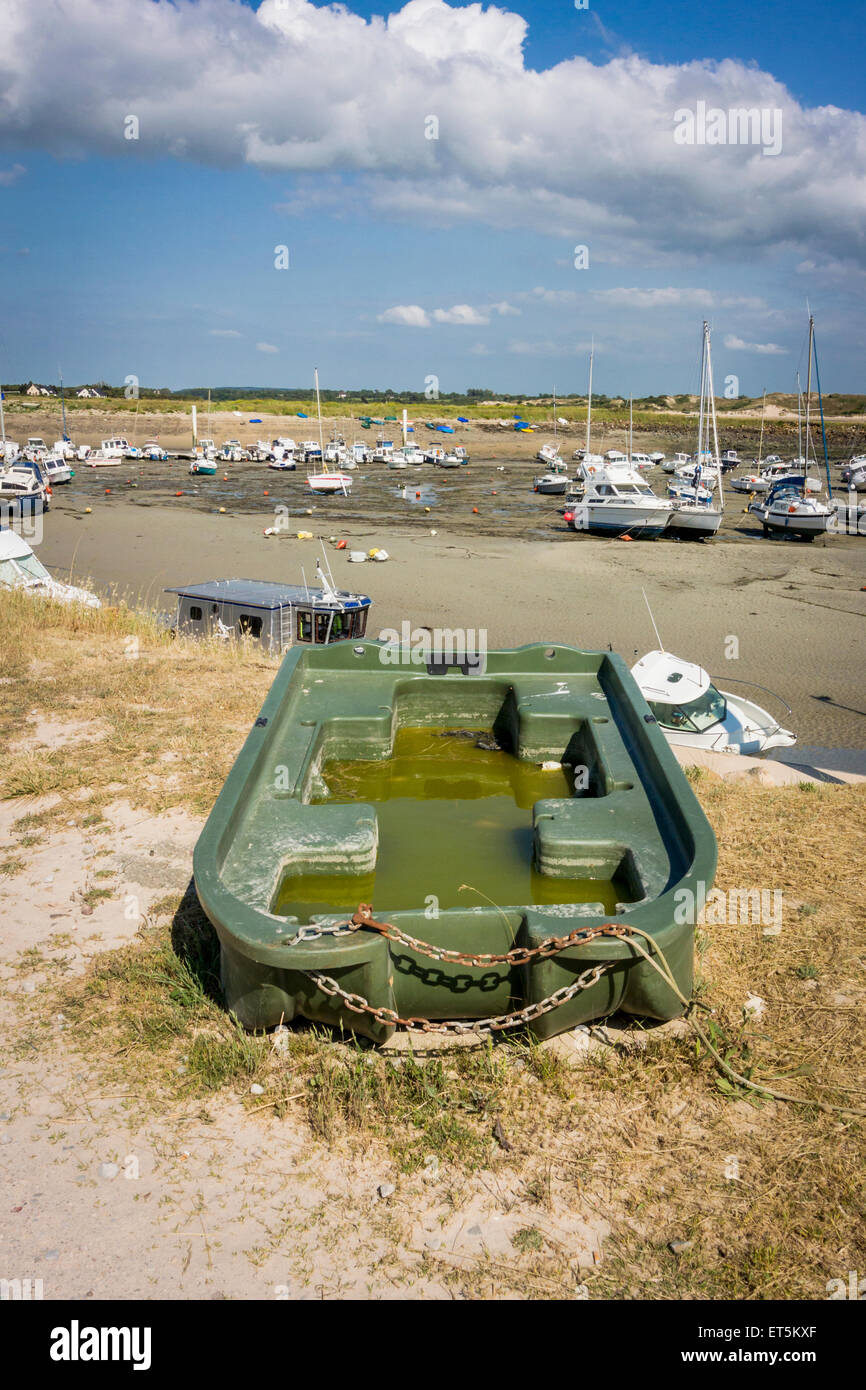 Flooded boat hi-res stock photography and images - Alamy