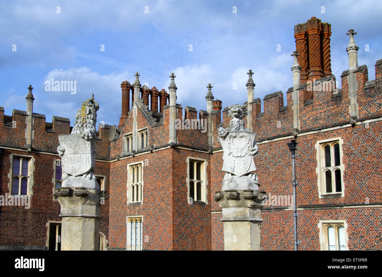 Hampton court palace sculptures hi-res stock photography and images - Alamy