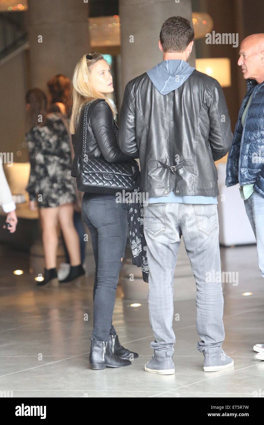 Bar refaeli out shopping family hi-res stock photography and images - Alamy