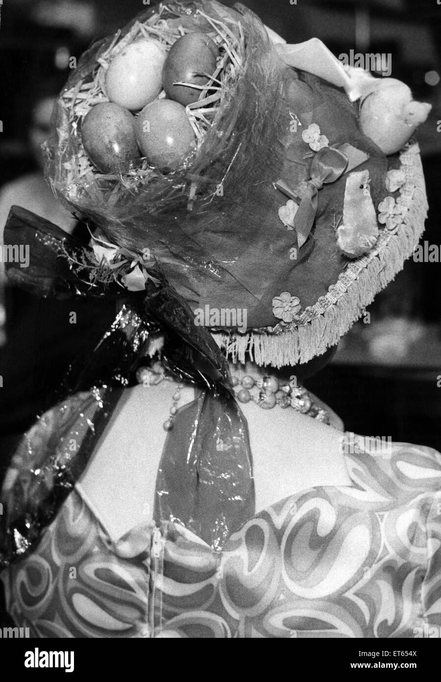 10th april 1971 1970s easter hi-res stock photography and images - Alamy