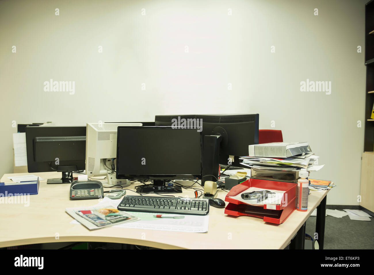 Workstation messy hi-res stock photography and images - Alamy