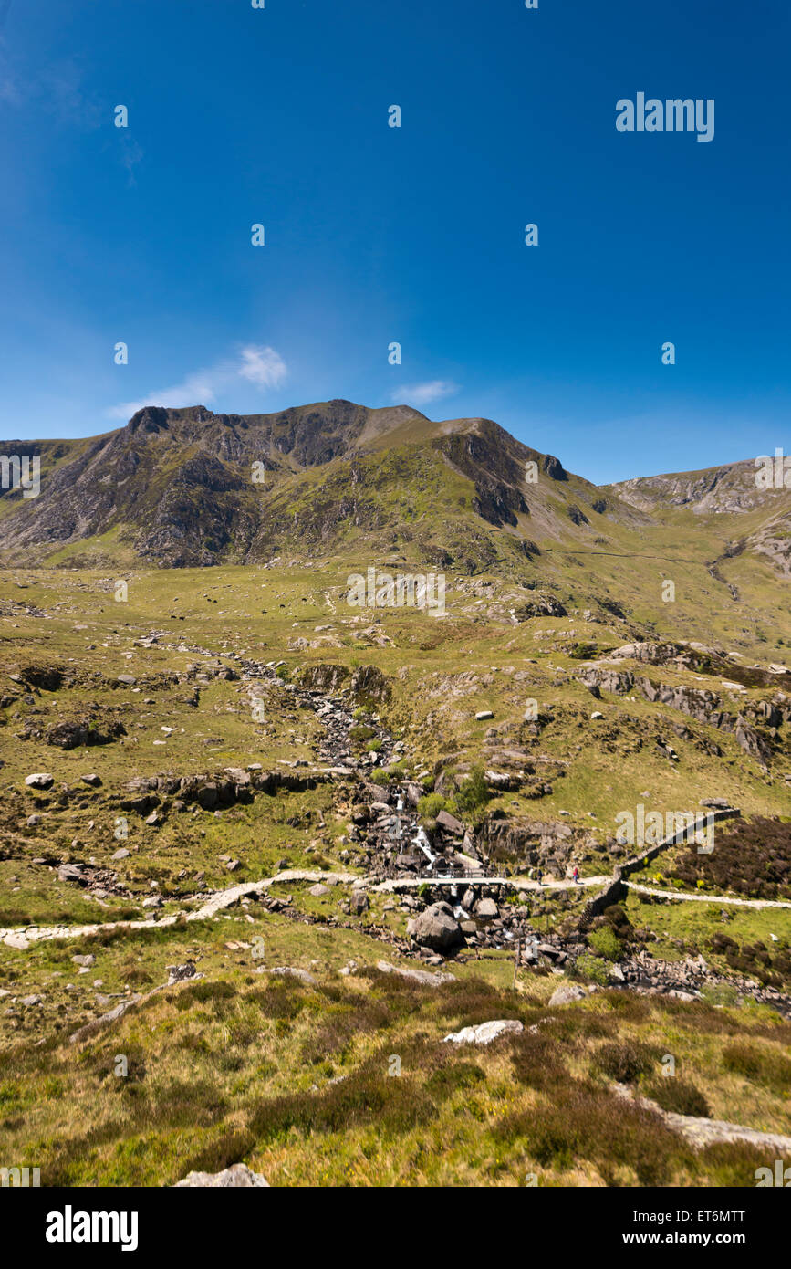 Y Garn Cwm Idwal path Ogwen Snowdonia Narth Wales Uk walking mountains ...