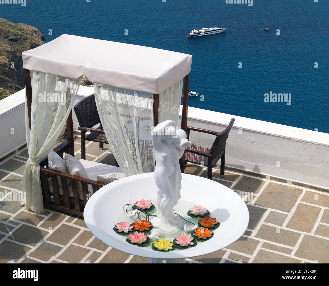 Traditional Greek cafeteria on Santorini island, Greece Stock Photo - Alamy