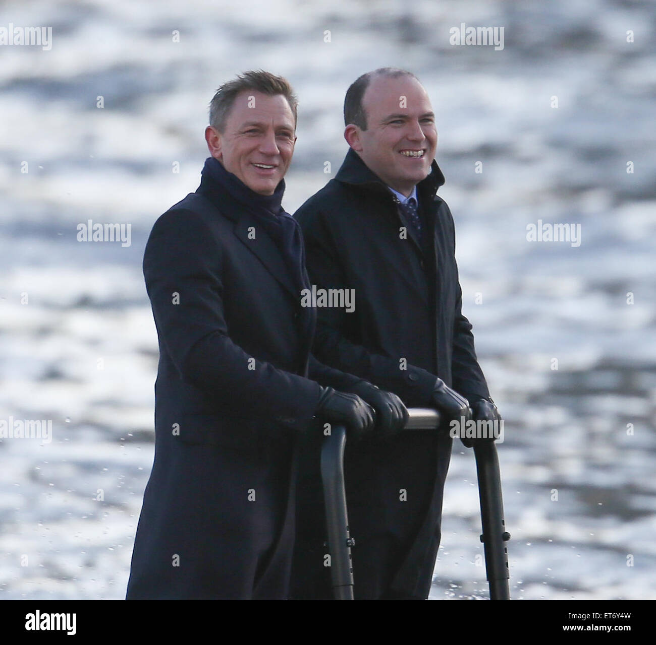 Daniel craig spectre river hi-res stock photography and images - Alamy