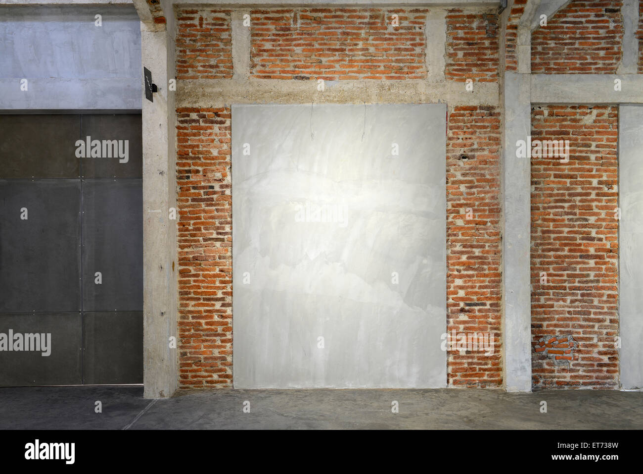 Empty on concrete wall in the old gallery Stock Photo - Alamy