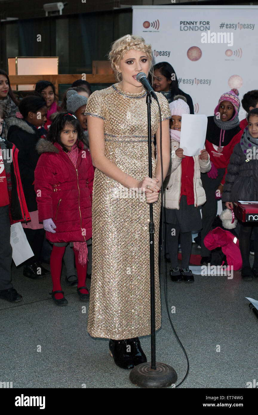 Pixie Lott sings Christmas carols with local primary school children at ...