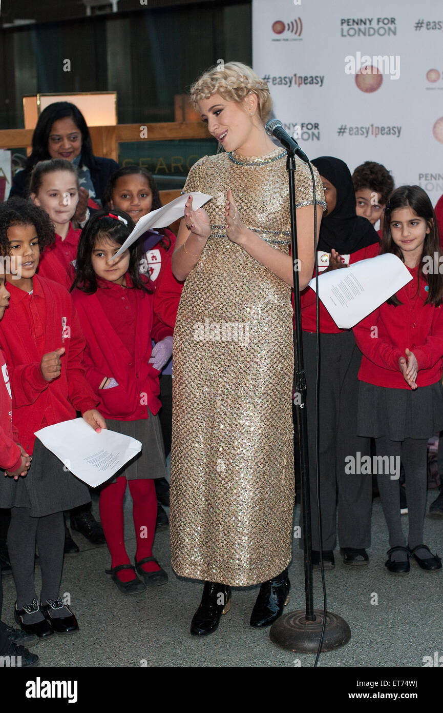 Pixie Lott sings Christmas carols with local primary school children at ...