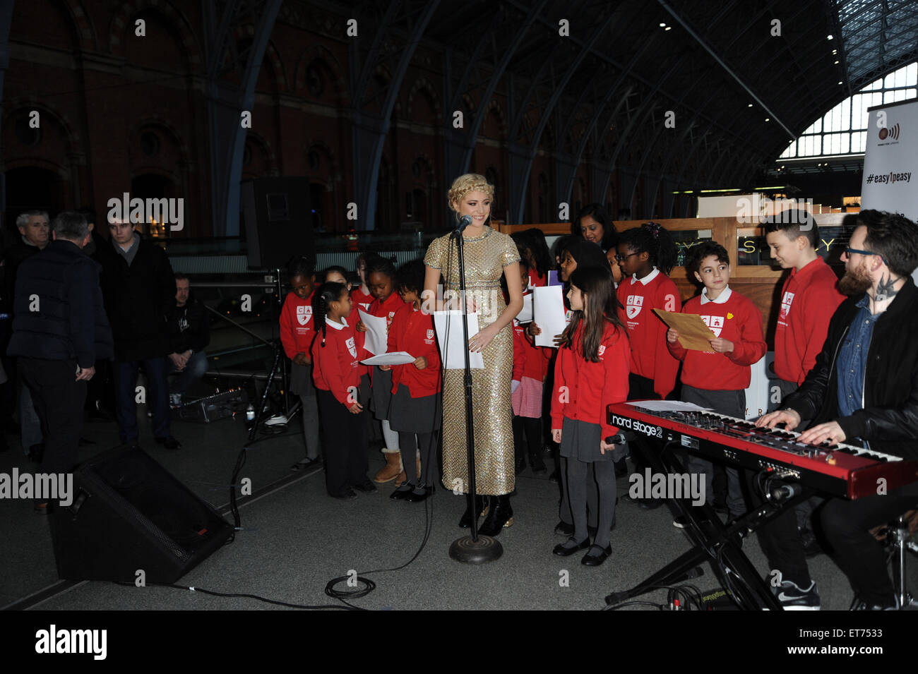 Pixie Lott sings with childrens choir at St Pancras station in aid of ...