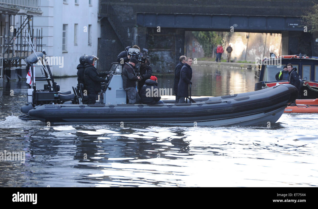 Daniel Craig filming the new James Bond Movie in London Featuring ...