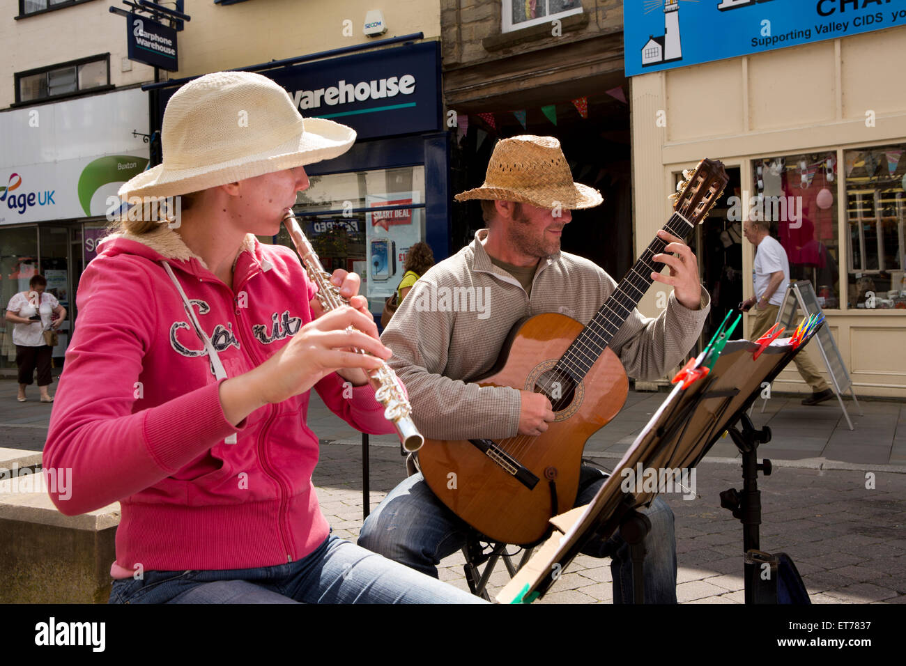 Shopping busking hi-res stock photography and images - Alamy