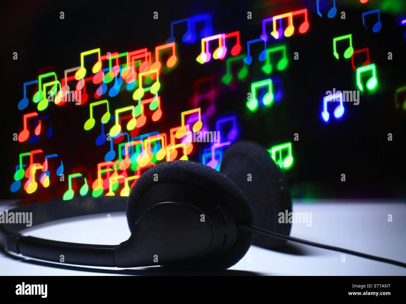 Music notes cut out hi-res stock photography and images - Alamy