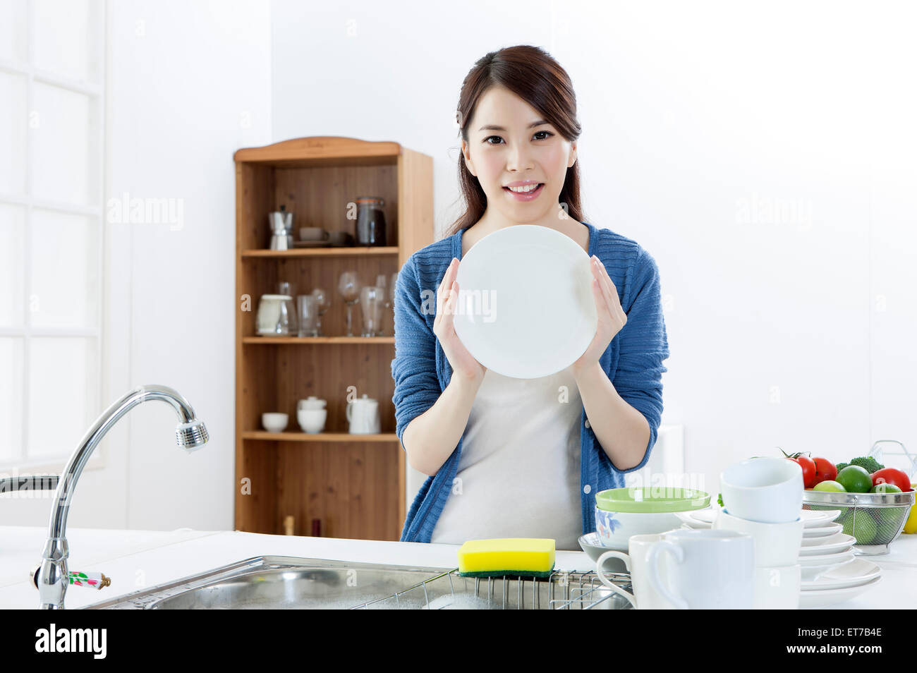 Woman holding plate hi-res stock photography and images - Alamy