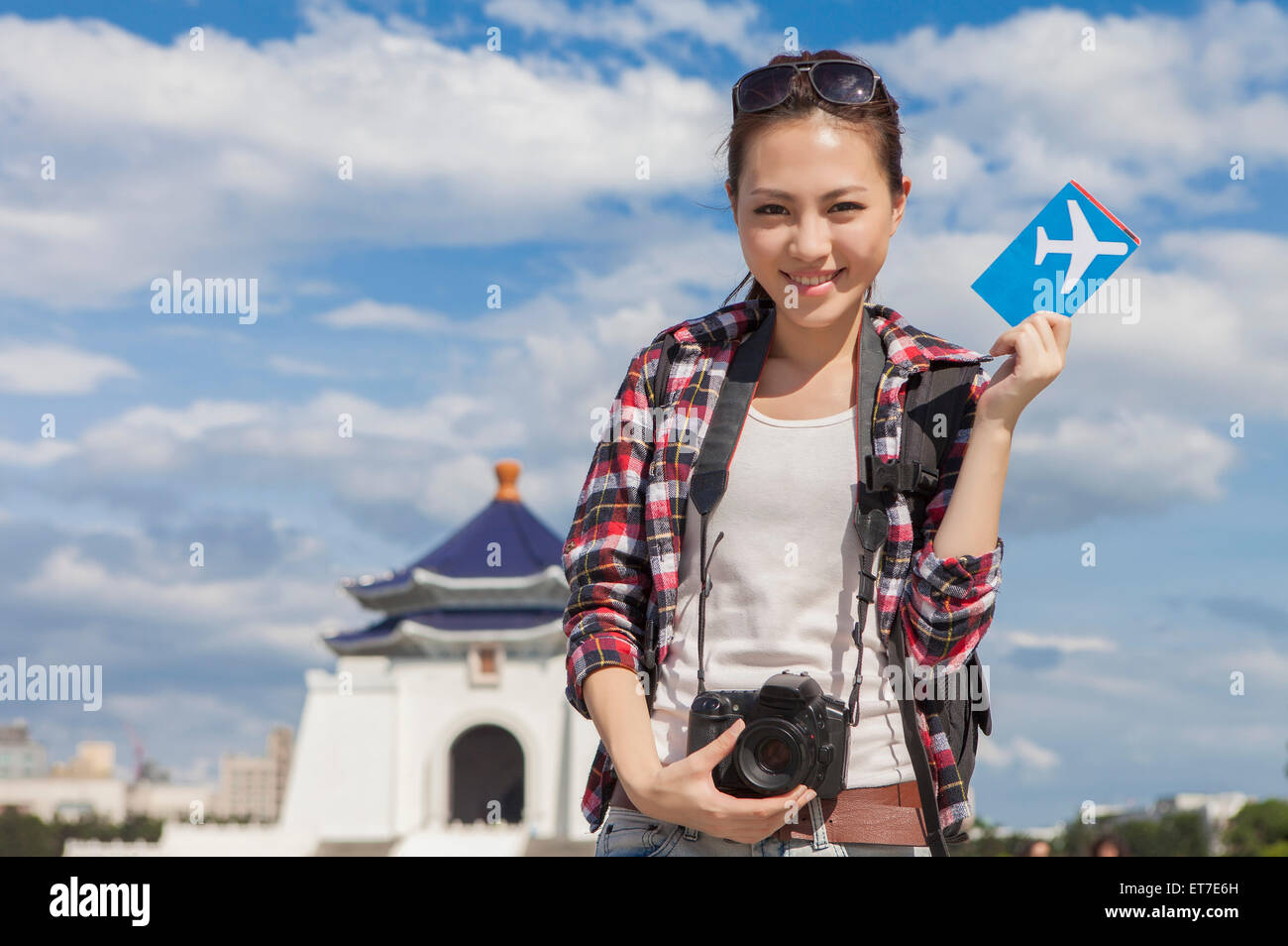 Young woman travelling and smiling at the camera Stock Photo - Alamy