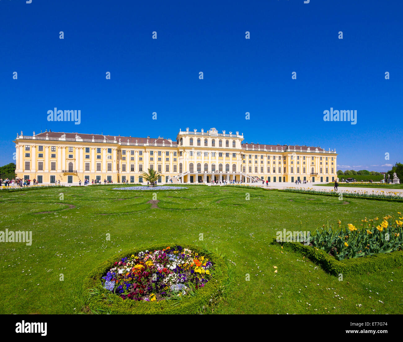 Schoenbrunn castle ancient architecture hi-res stock photography and ...