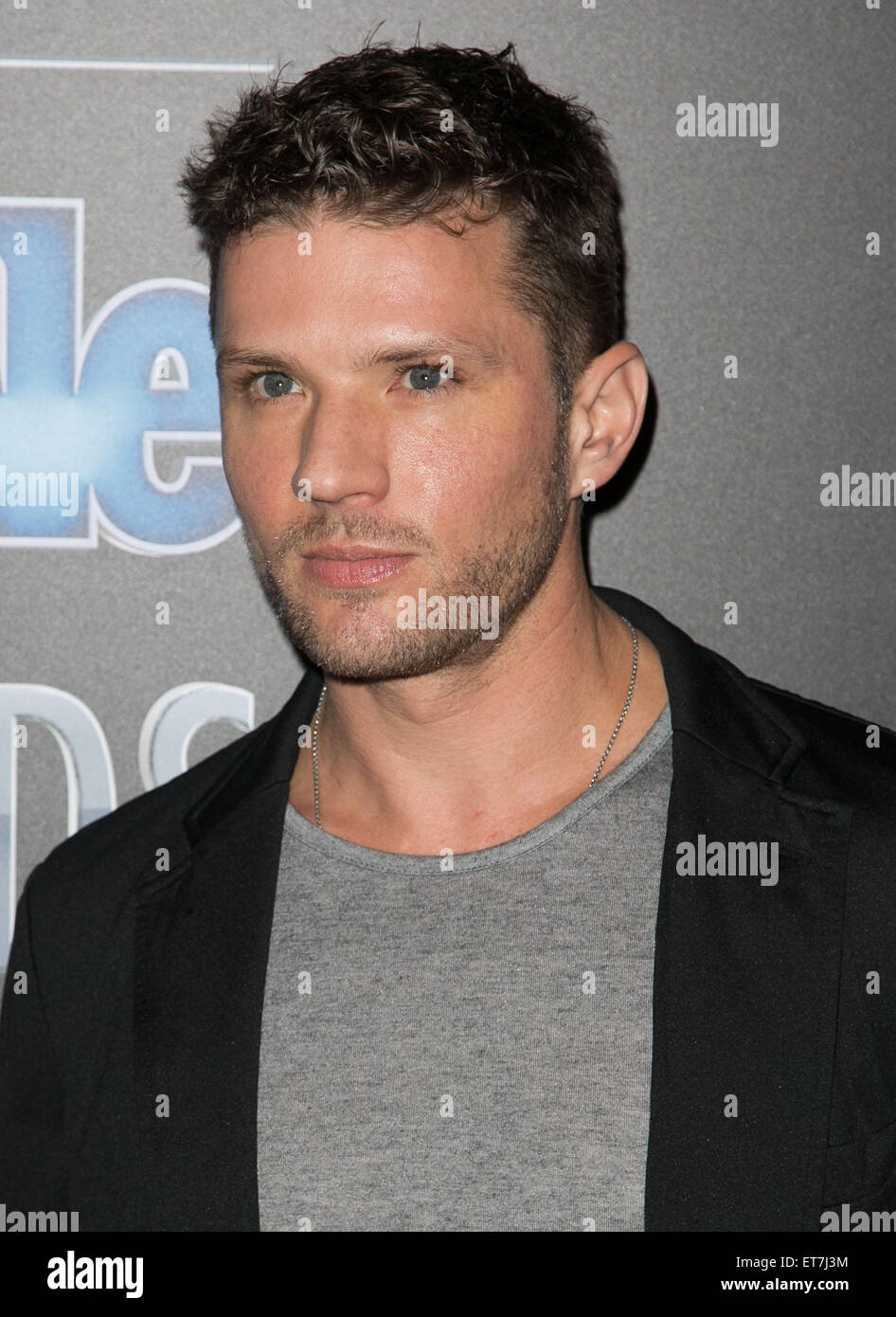 2014 People Magazine Awards at The Beverly Hilton - Red carpet arrivals ...