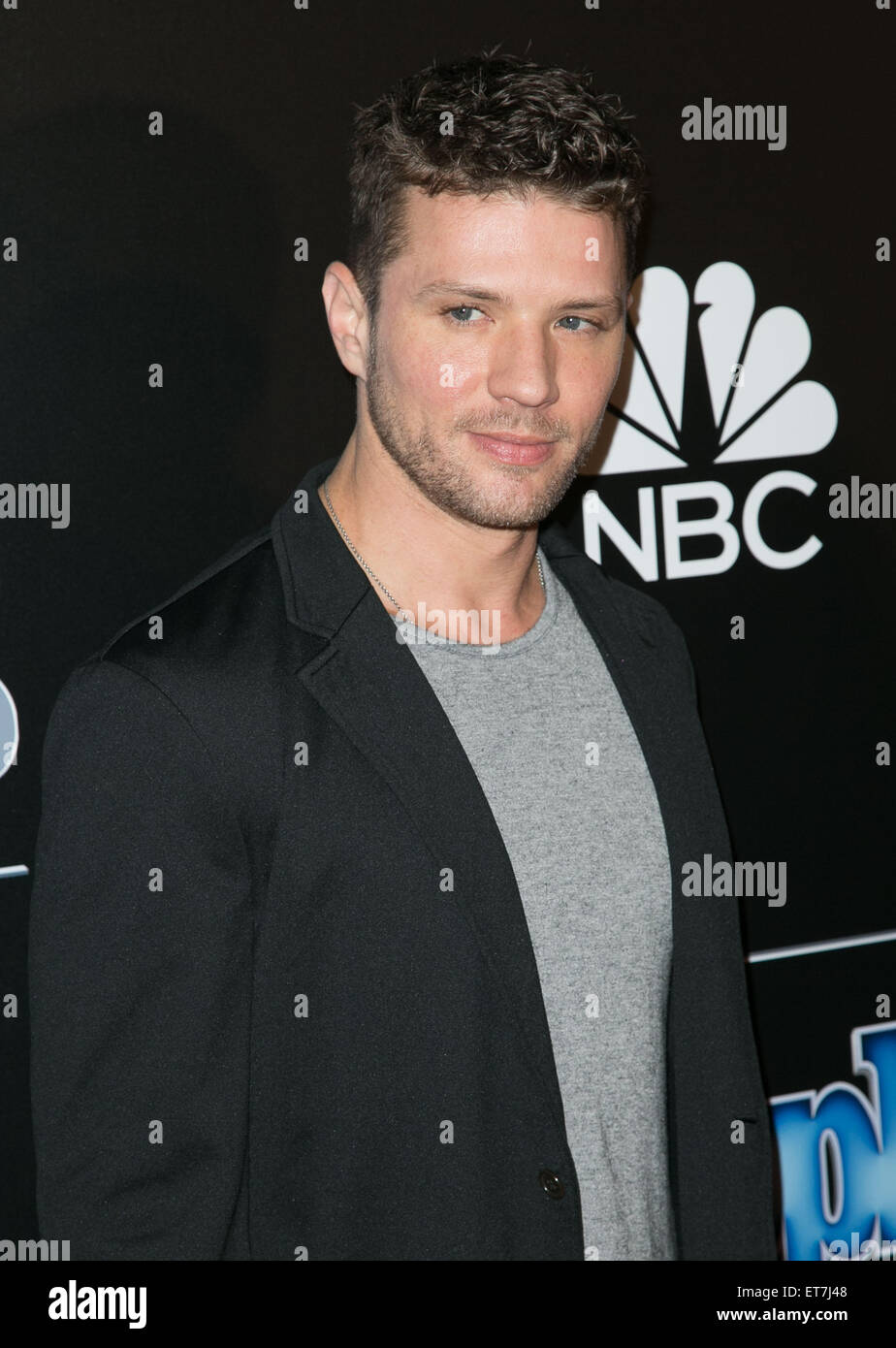 2014 People Magazine Awards at The Beverly Hilton - Red carpet arrivals ...